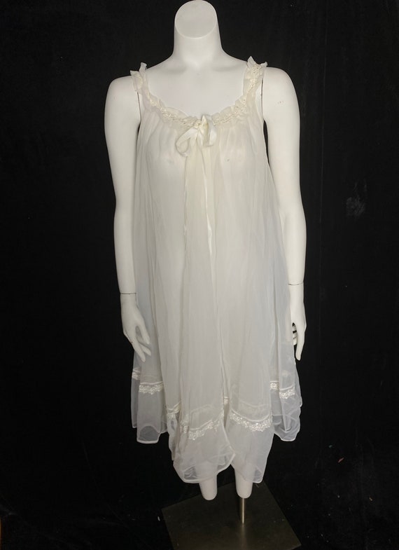 Vintage 1950s Sheer White Nylon Peignoir Nightie Si… Gem