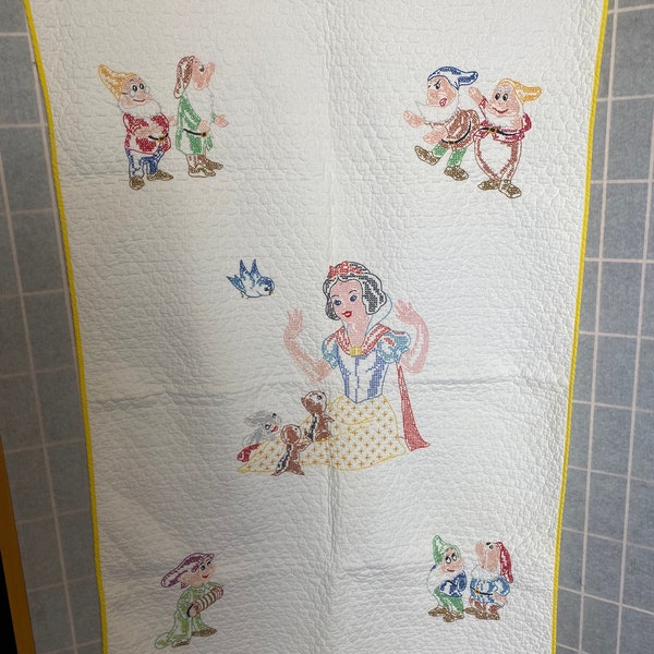 Snow White Quilt - Etsy