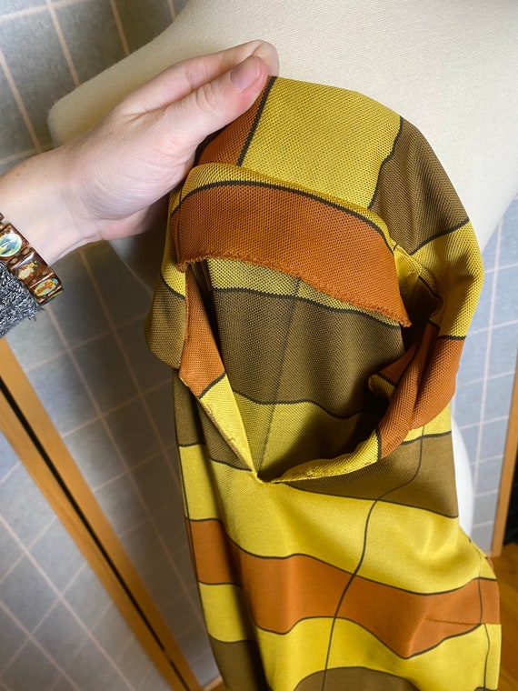 Vintage 1970’s golden yellow and brown grid pattern p… - Gem