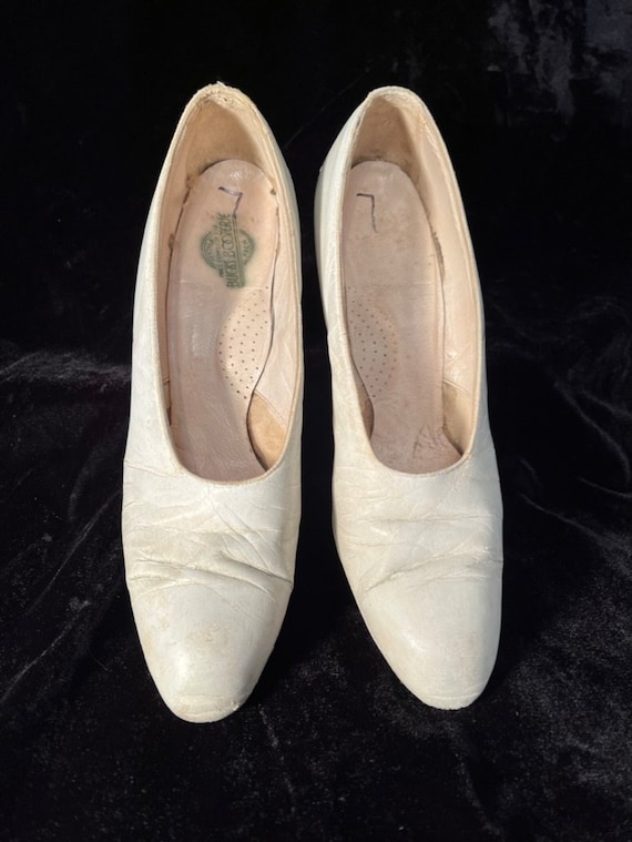 Vintage 1930s white washed leather pump shoes, for Bu… - Gem