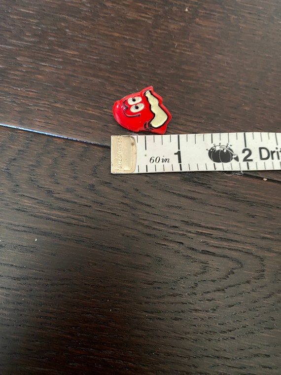 Vintage 1980 enamel MM red ghost Pac-Man pin - Gem