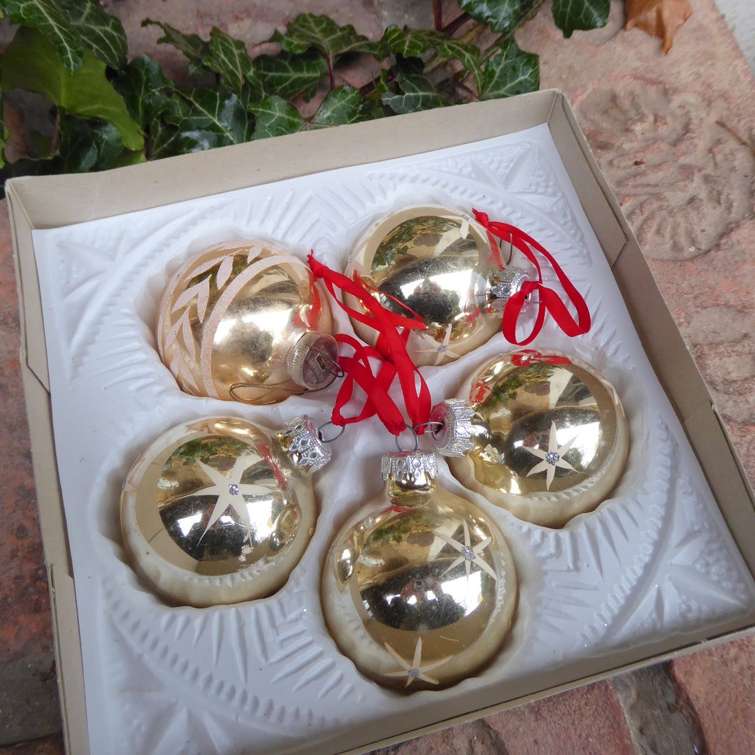 5 Christmas Tree Baubles Golden Yellow Vintage - Etsy