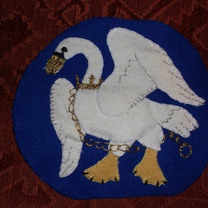 Royal Buckinghamshire Swan Livery Badge, Crowned and Chained Swan ...