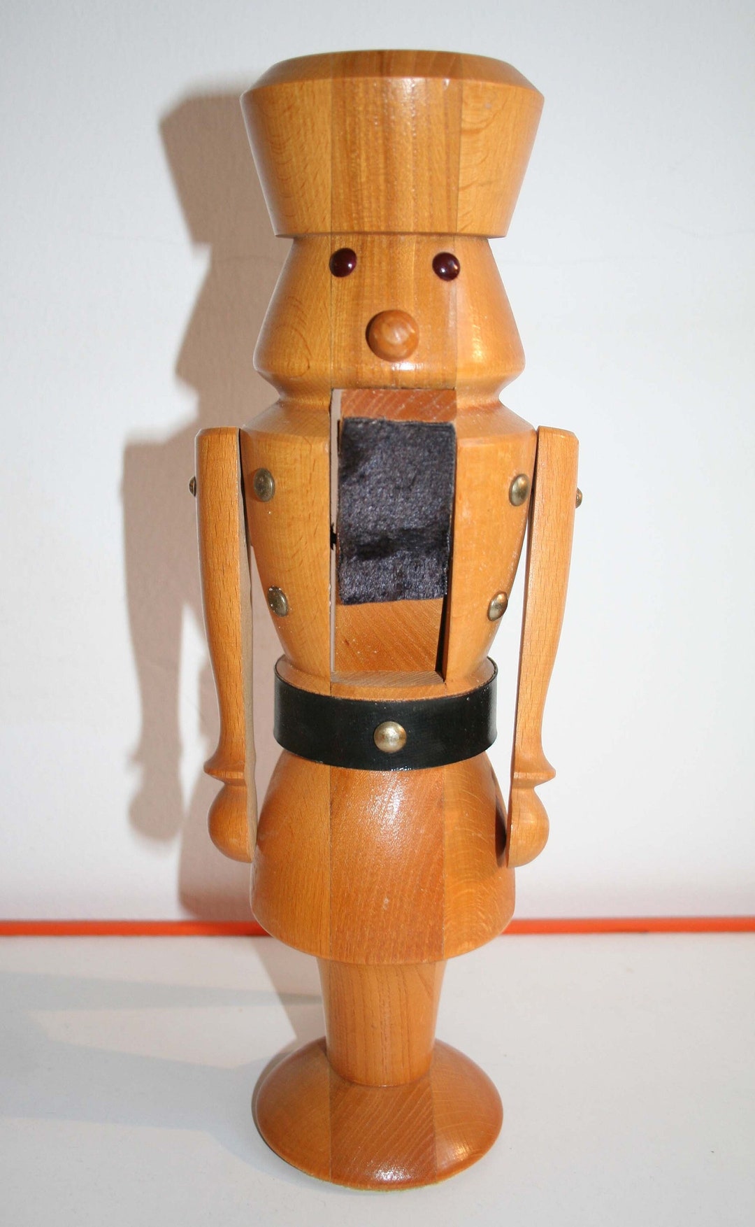 Erzgebirge Nutcracker, Vintage Nutcracker, Natural Wood, GDR Ostalgie ...