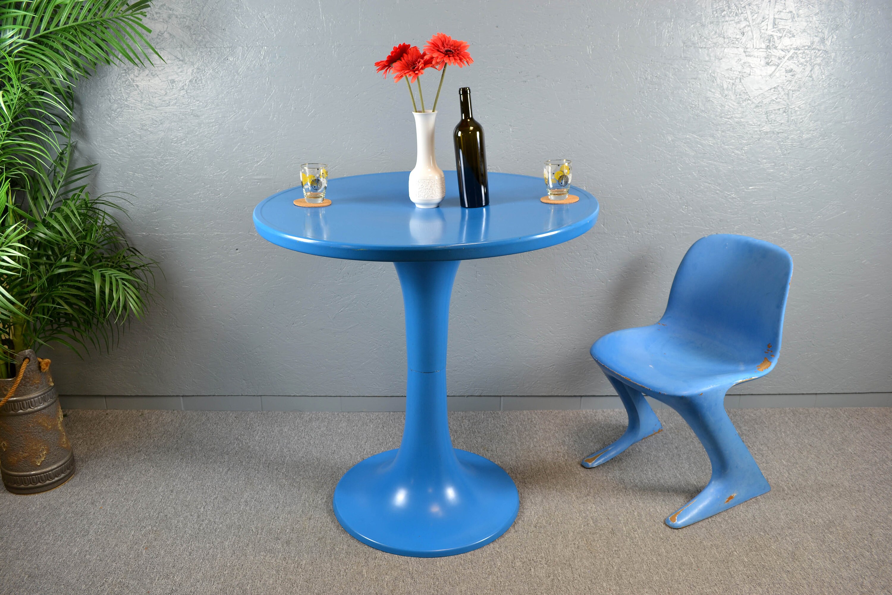 Plastic tulip table store