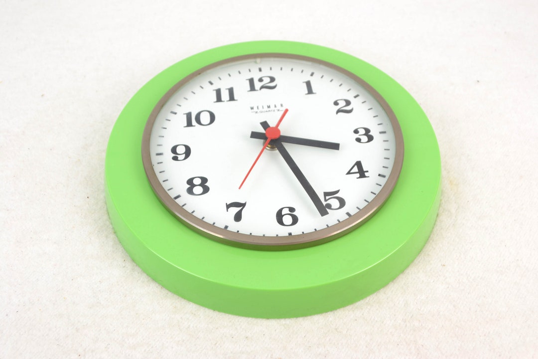 Weimar Quartz Wall Clock 60s 70s GDR Clock Mid Century Mint Green Space ...