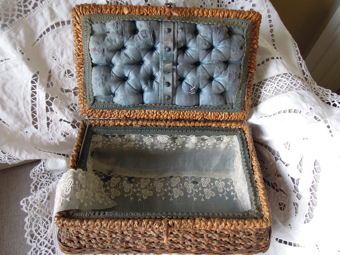 Antique Wicker Sewing Basket/wicker Padded Sewing Basket/ Wicker Woven ...