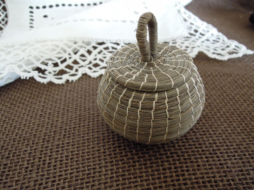 Hand Woven Palm Grass/lidded Basket/mayan Basket - Etsy
