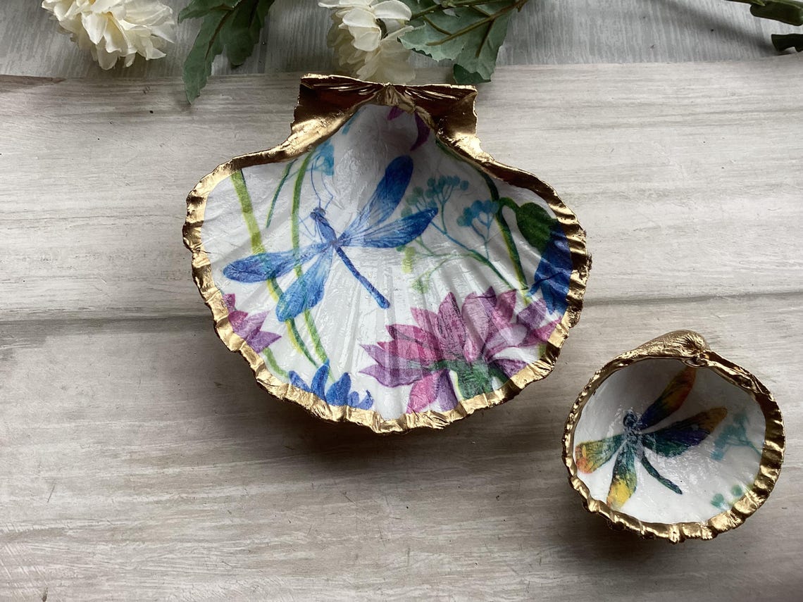 Dragonfly Design Mini Ring Dish and Scallop Shell Ornament. Gold Liquid ...
