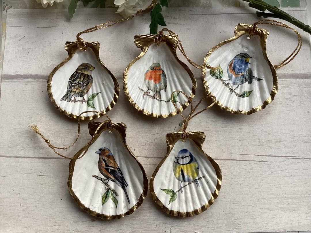 Five Garden Birds Design Hanging Shells. Gold Scallop Shell. Christmas ...