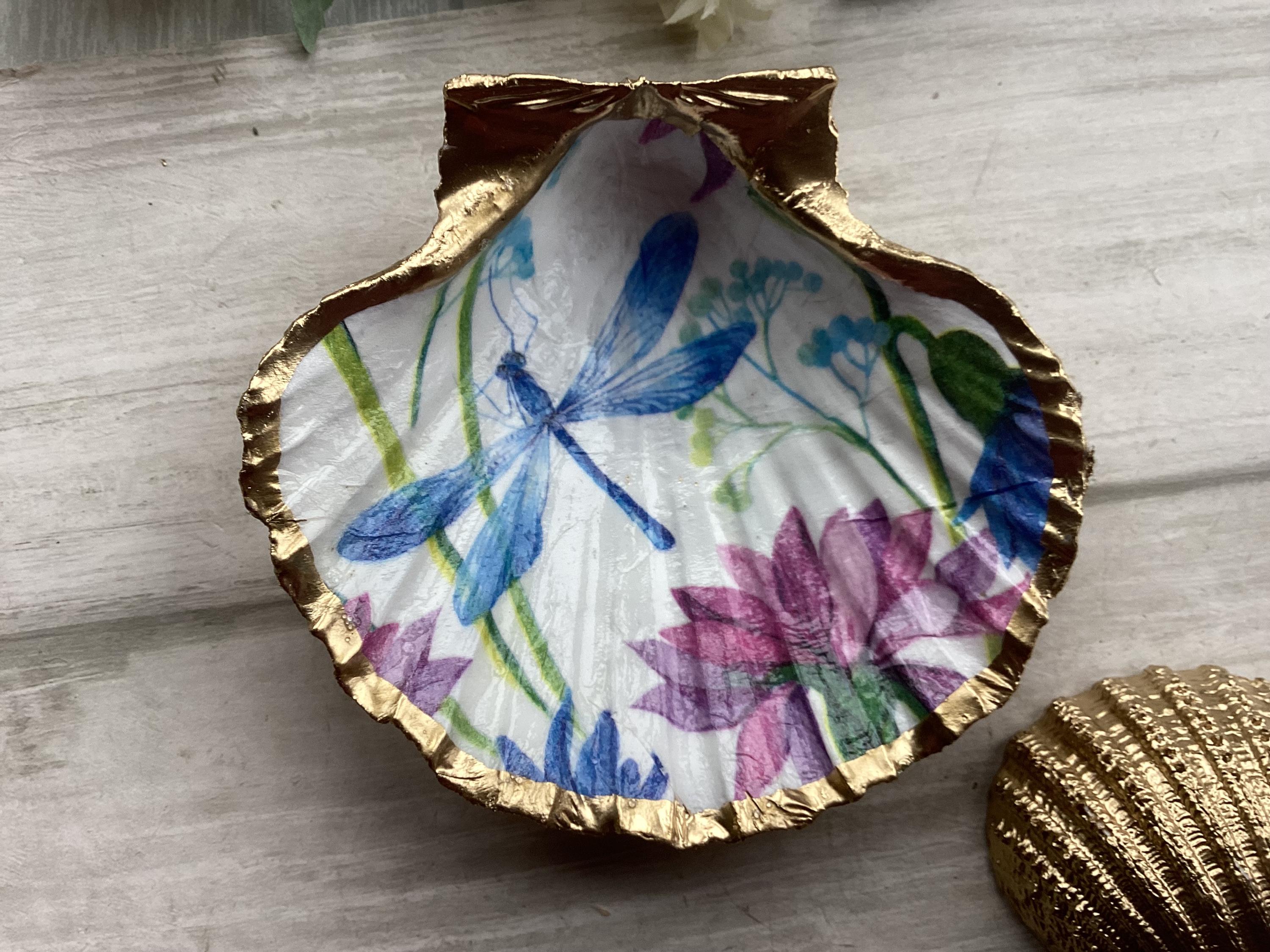 Dragonfly Design Mini Ring Dish and Scallop Shell Ornament. Gold Liquid ...