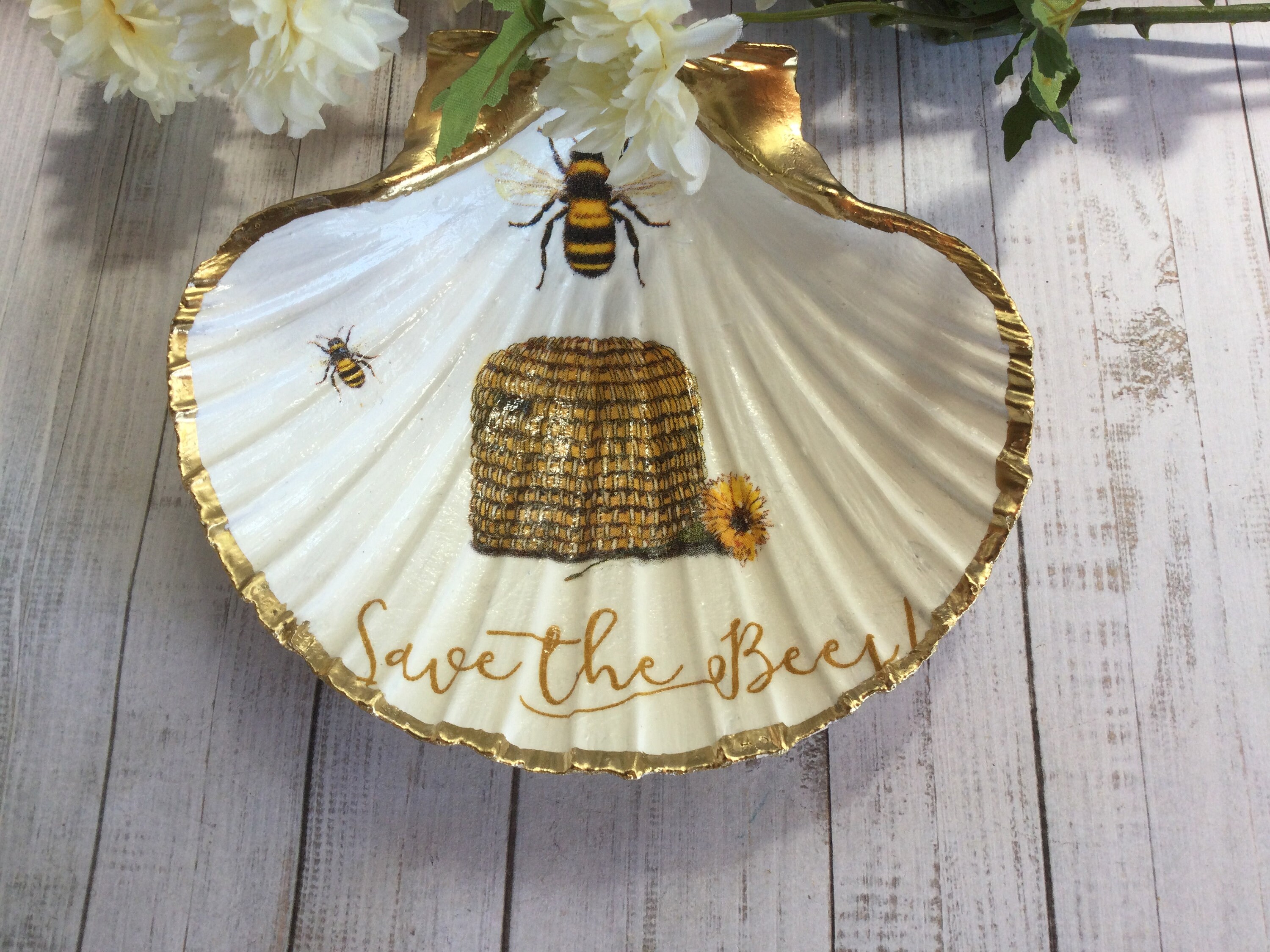 Bee shell jewellery dish. Gold leaf Jewellery dish. Bee happy. | Etsy