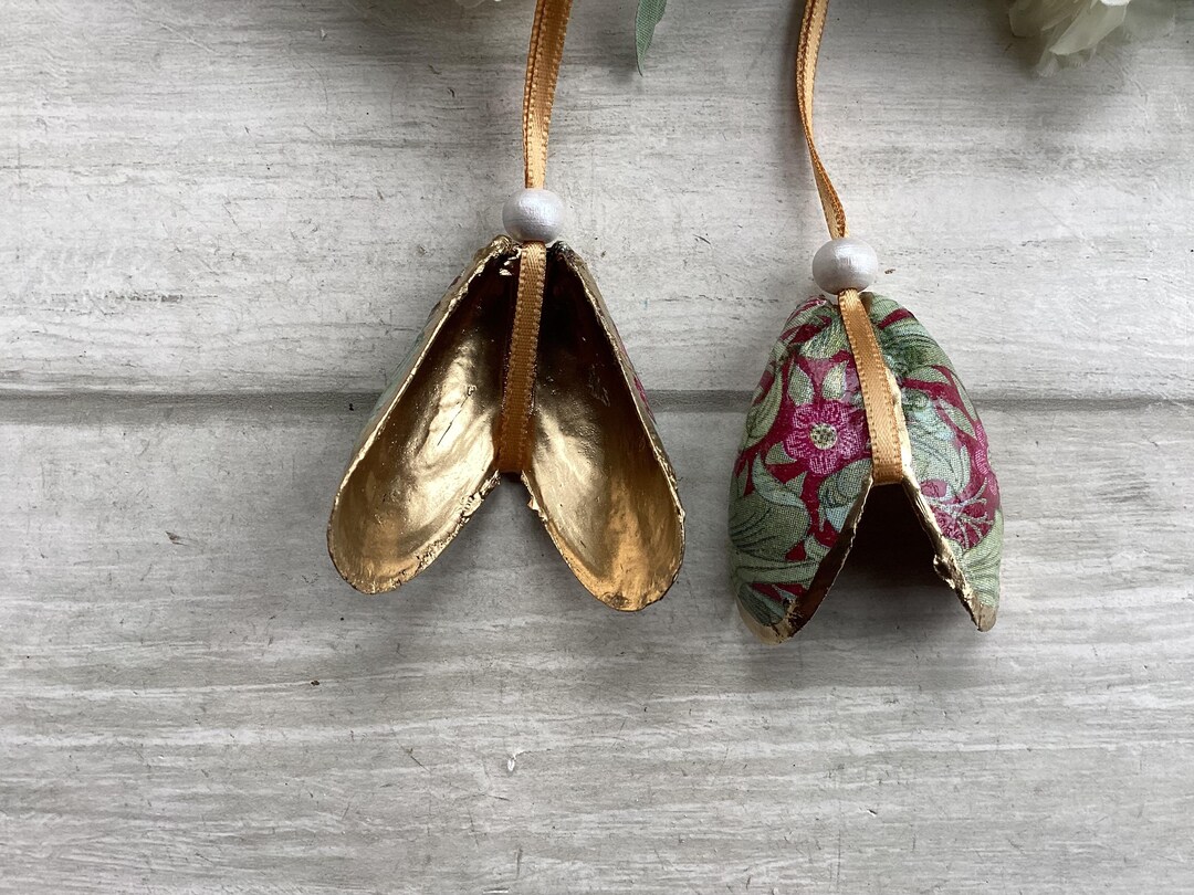 William Morris Decorations. Granville Design. Hanging Double Mussel ...