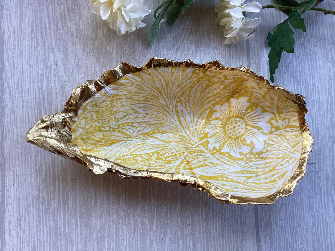XL William Morris Marigold Design Ornament Oyster Shell. Gold Gilded ...