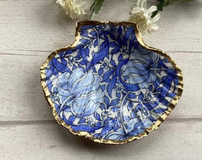 William Morris Pimpernel Design. Shell Jewellery Dish. Gold Jewellery ...