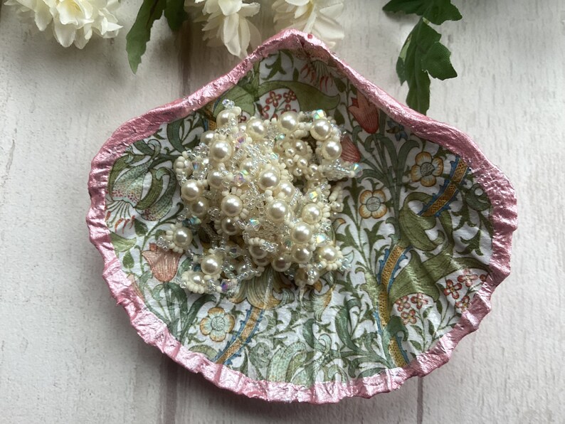 William Morris Golden Lily Design. Shell Jewellery Dish. Pink - Etsy