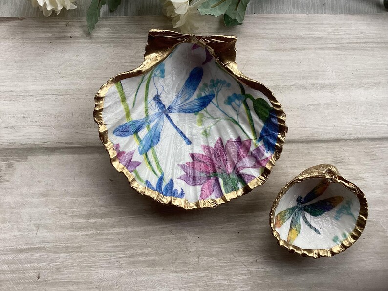 Dragonfly Design Mini Ring Dish and Scallop Shell Ornament. Gold Liquid ...