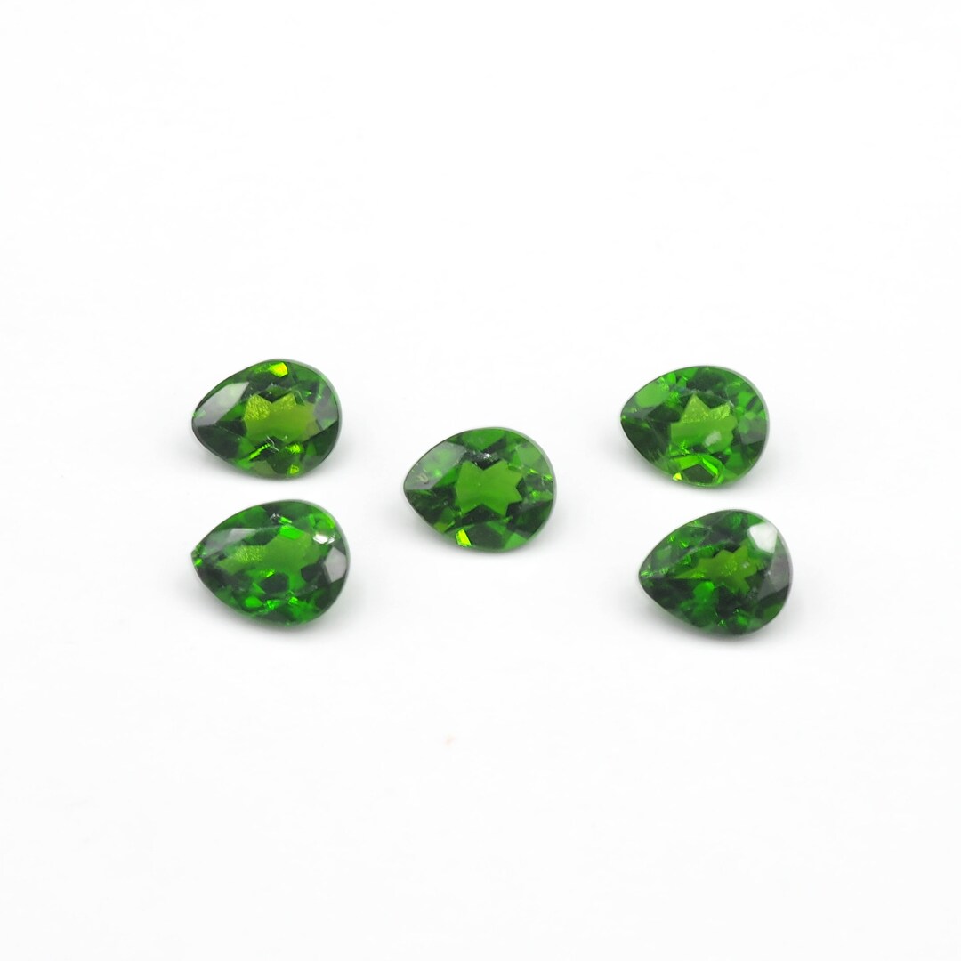 Forma de pera de la diopside de cromo 5x4mm aproximadamente 1.72 ...