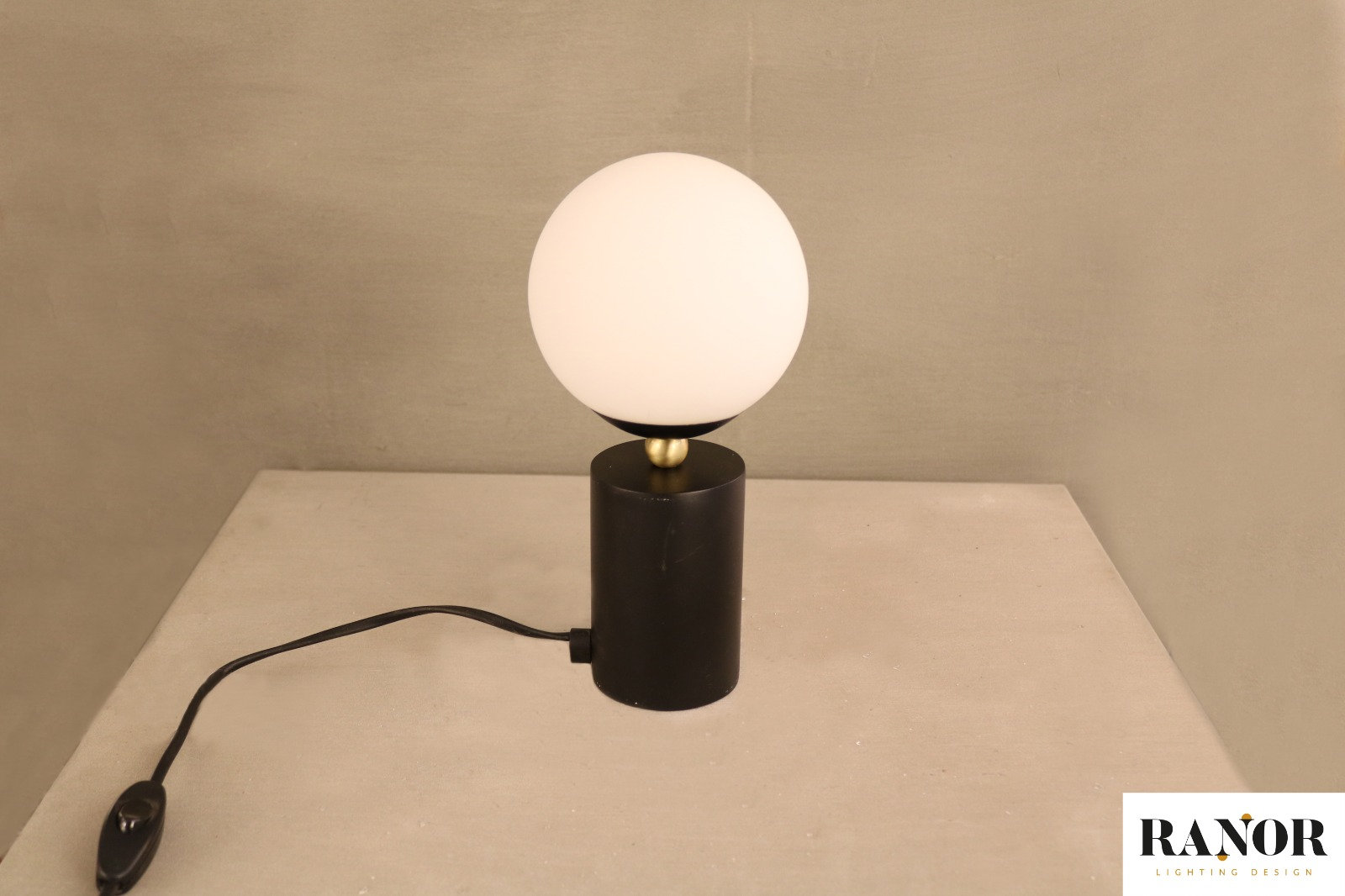 Aluminium Table Pendent Lighting - Black Table Lamp Modern Vanity Light ...
