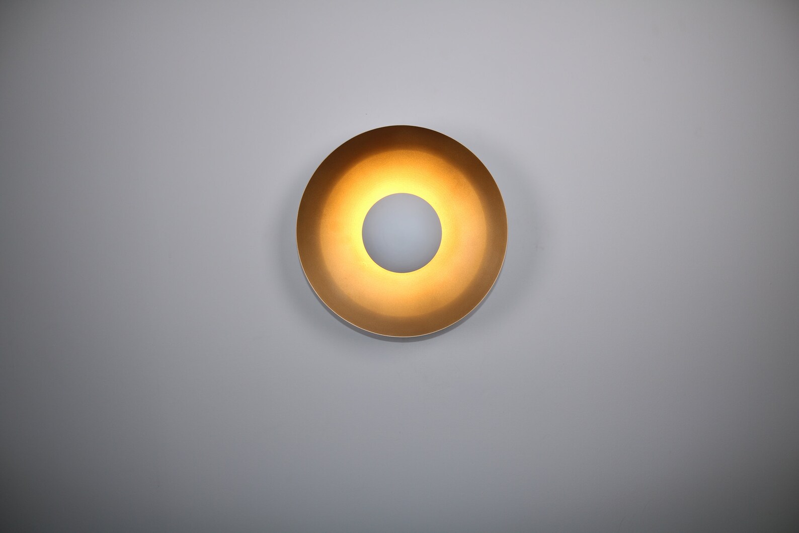 White and Gold Wall Plate Lighting , Gold Round Wall Lamp , Wall Lamp ...