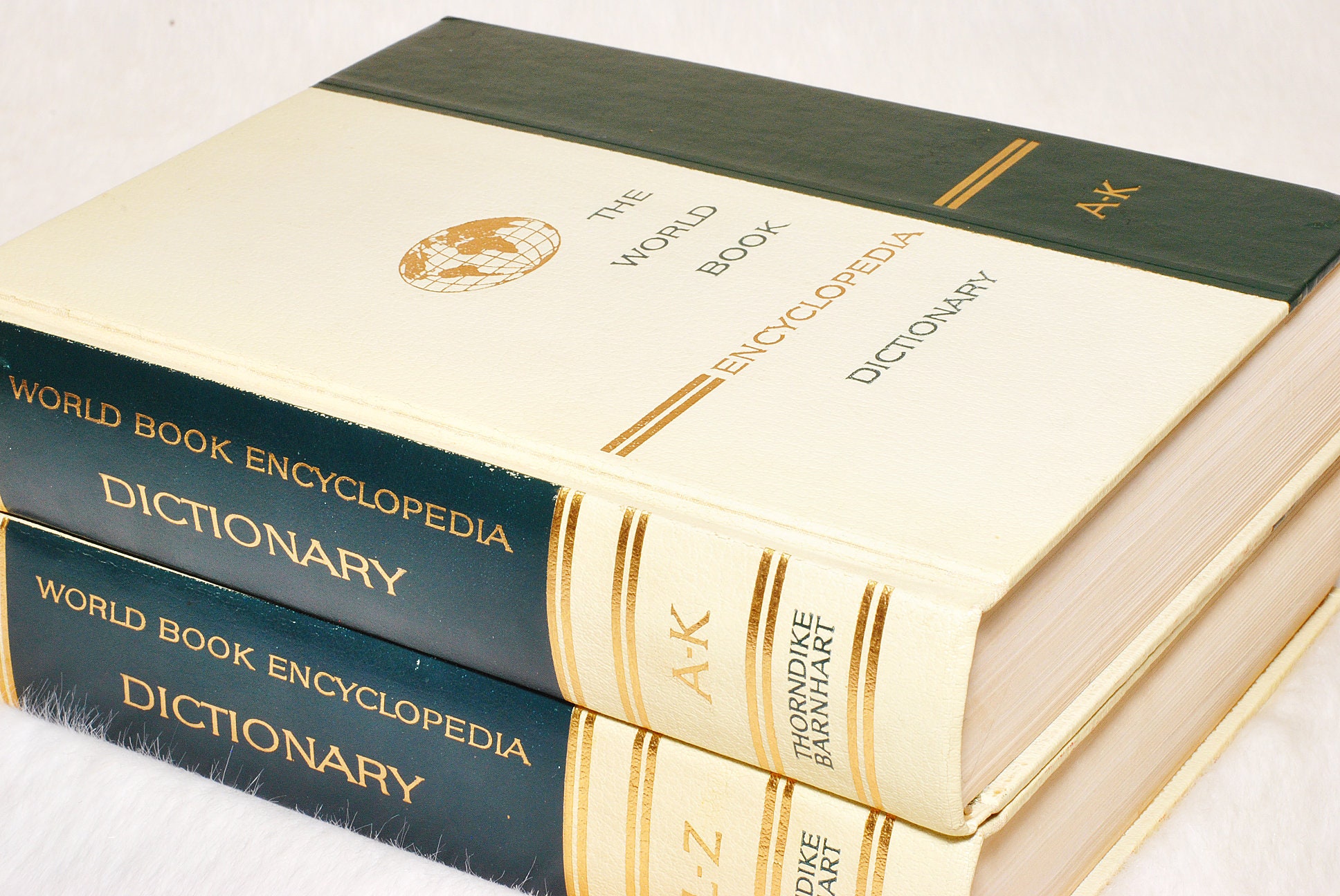 Vintage Collectible 1963 World Book Encyclopedia A to K and L to Z ...