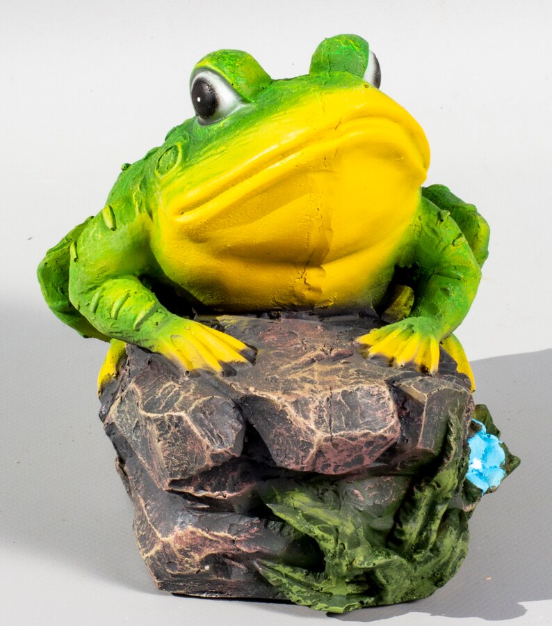 Frog on Rock garden Statue Toad wildlife Animal Figure | Etsy