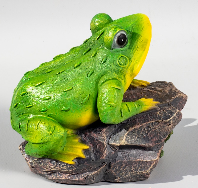 Frog on Rock *garden Statue Toad *wildlife Animal Figure *outdoor Back ...