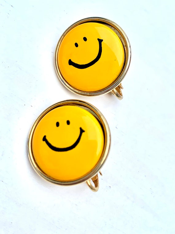 Vintage Cute Happy Face Gem