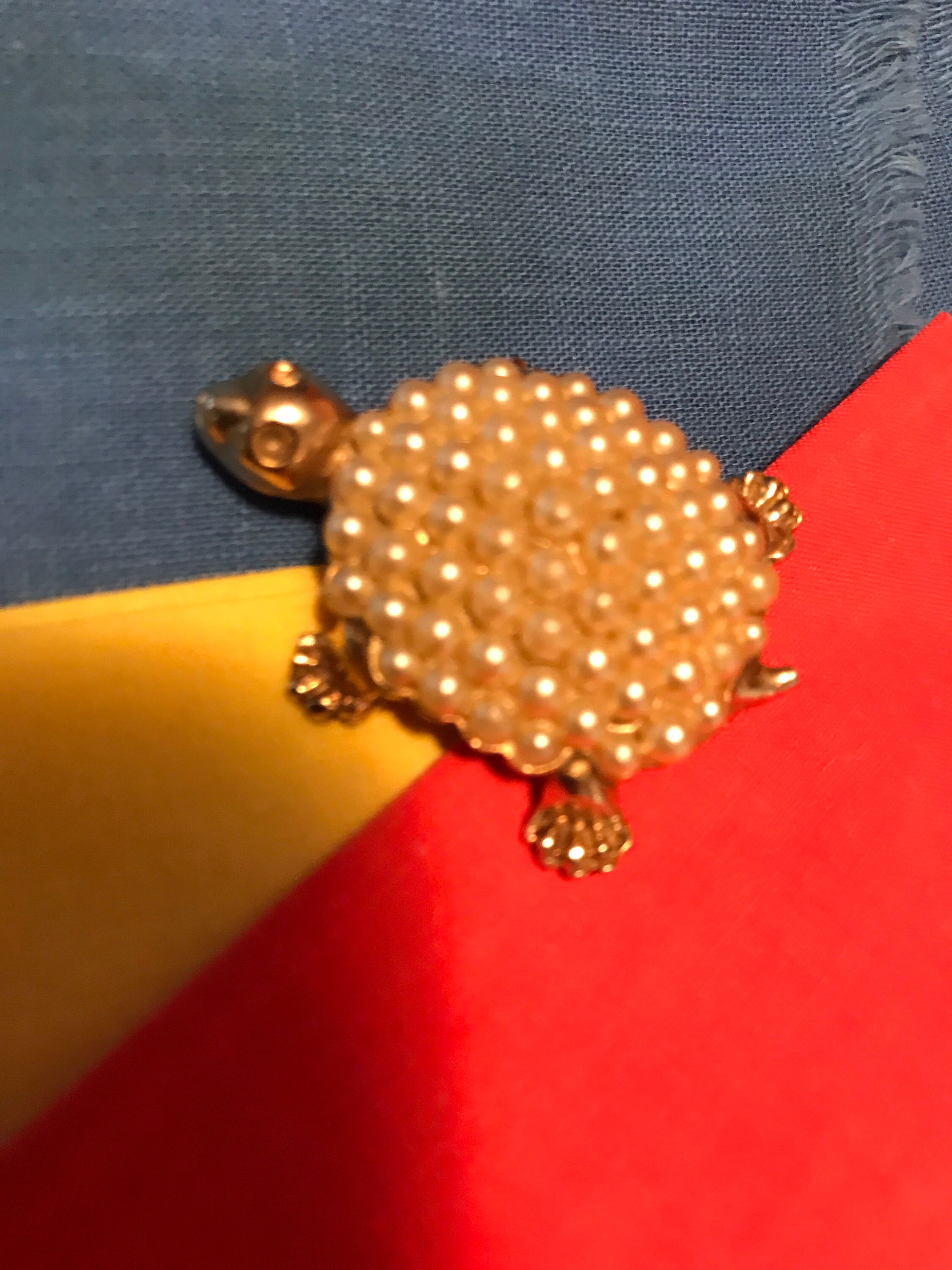 A very Pretty Old Vintage Goldtone Turtle Figural Pin with Faux Pearl ...