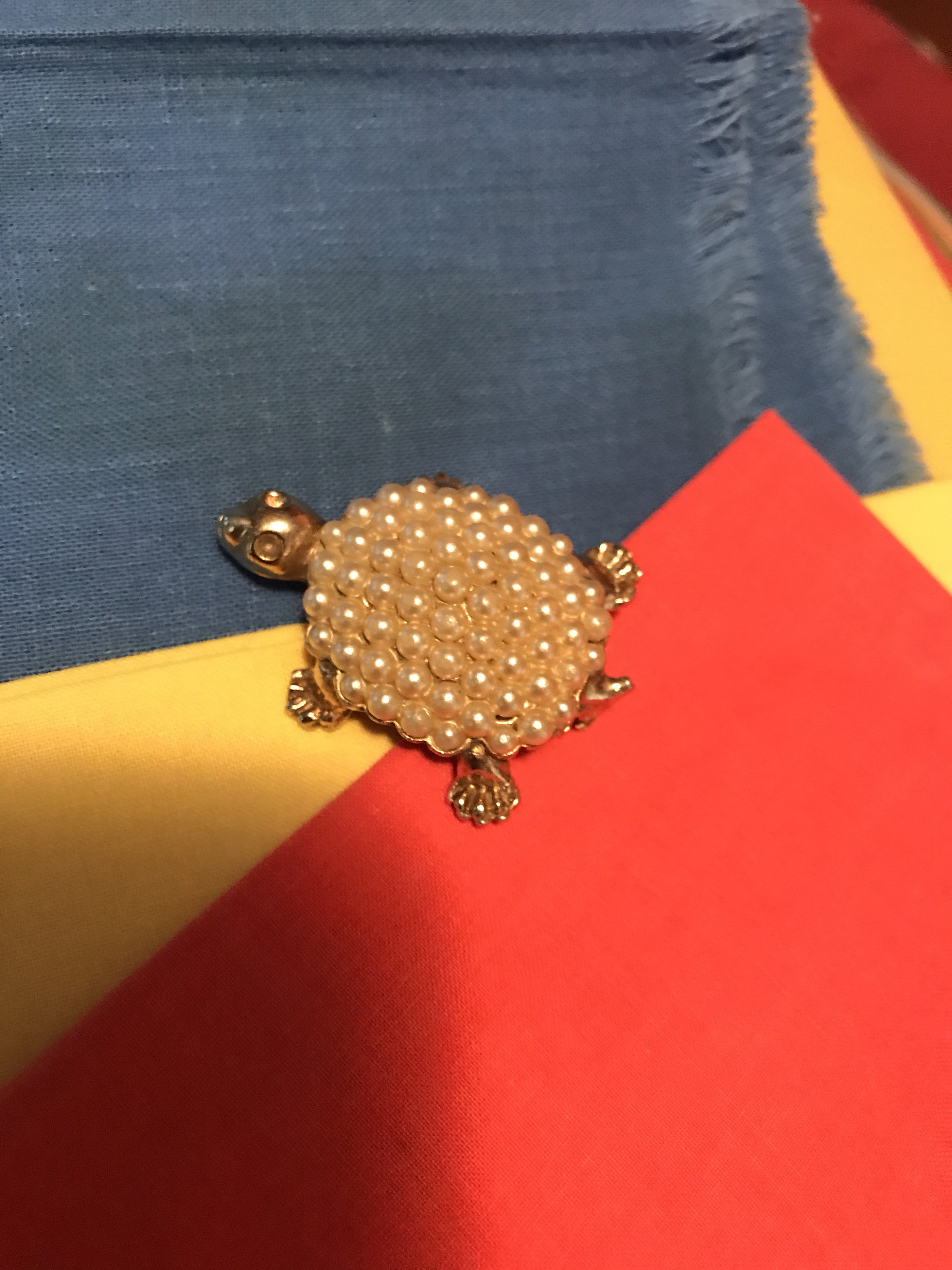 A very Pretty Old Vintage Goldtone Turtle Figural Pin with Faux Pearl ...