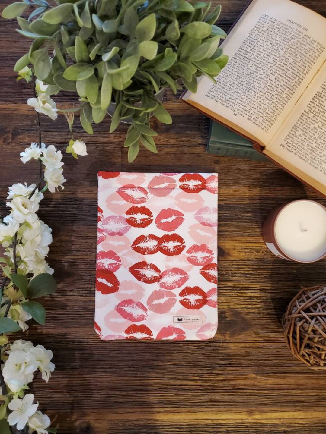 MINI Book Nook - Smooch - Etsy