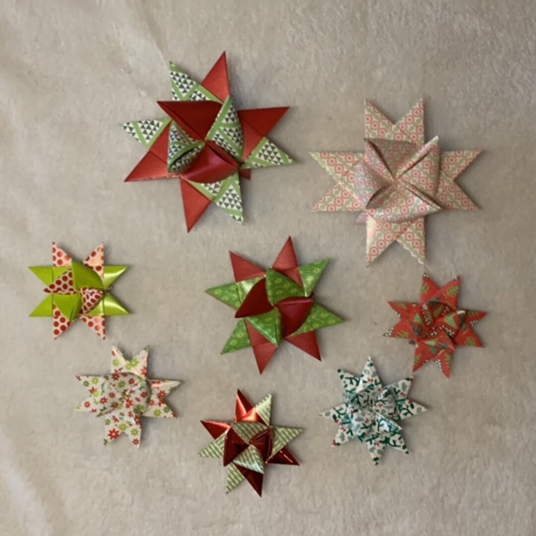 8 Froebel Stars in a Set, Red and Green, for Hanging With a Hole and ...