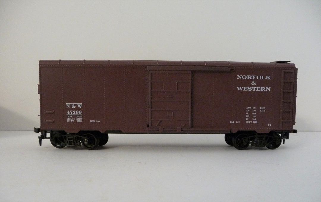 Norfolk & Western 40ft Roundtop Box Car ROUNDHOUSE 1083 in Original Box ...