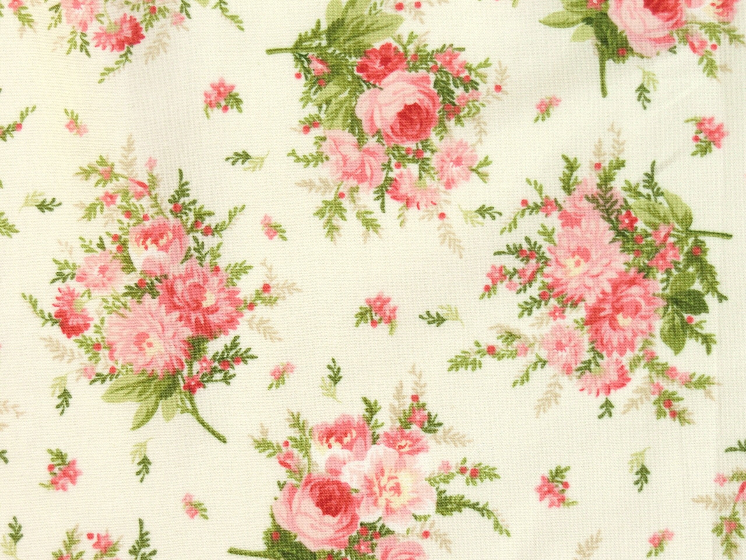 Patchwork Rose Fabrics Pink Roses Heather 8392 E by Jennifer | Etsy