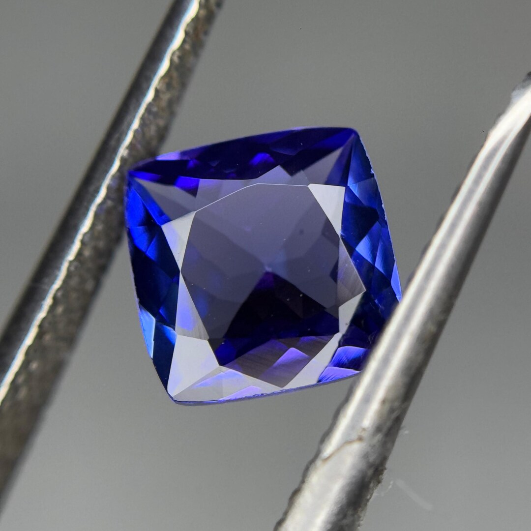 D Block Tanzanite Gemstone - Oval Cut, Loop Clean Tanzanite Faceted ...