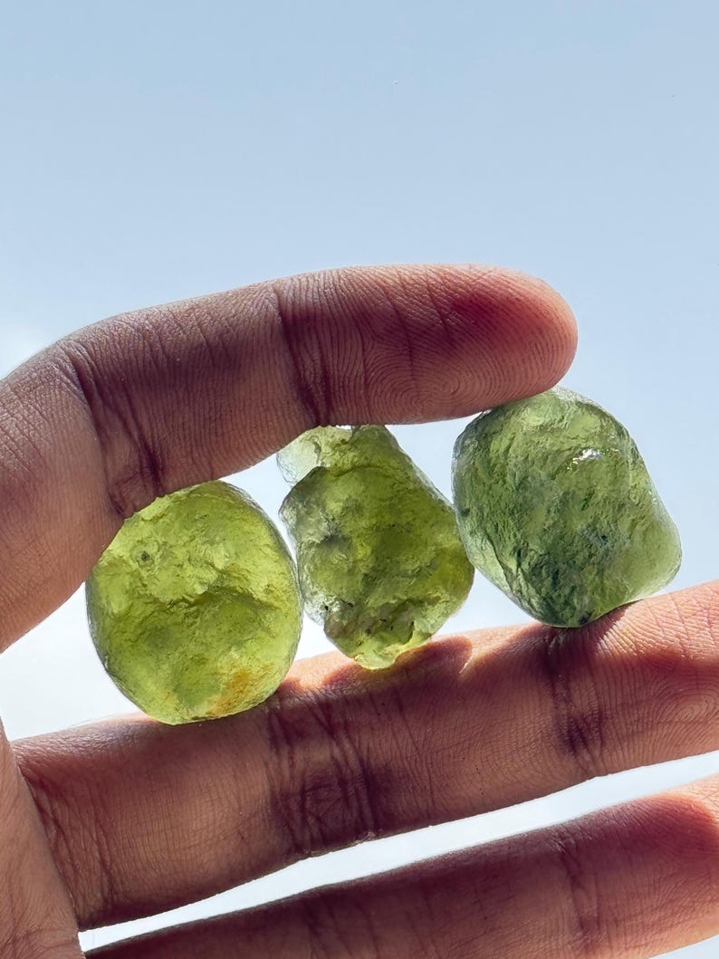 Raw Moldavite Crystal - Authentic Moldavite Stone for Healing & Energy ...