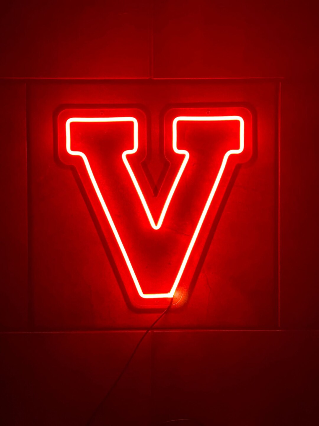 University of Virginia Block 'V' LED Neon Sign - 15.4" W X 15.75" H ...