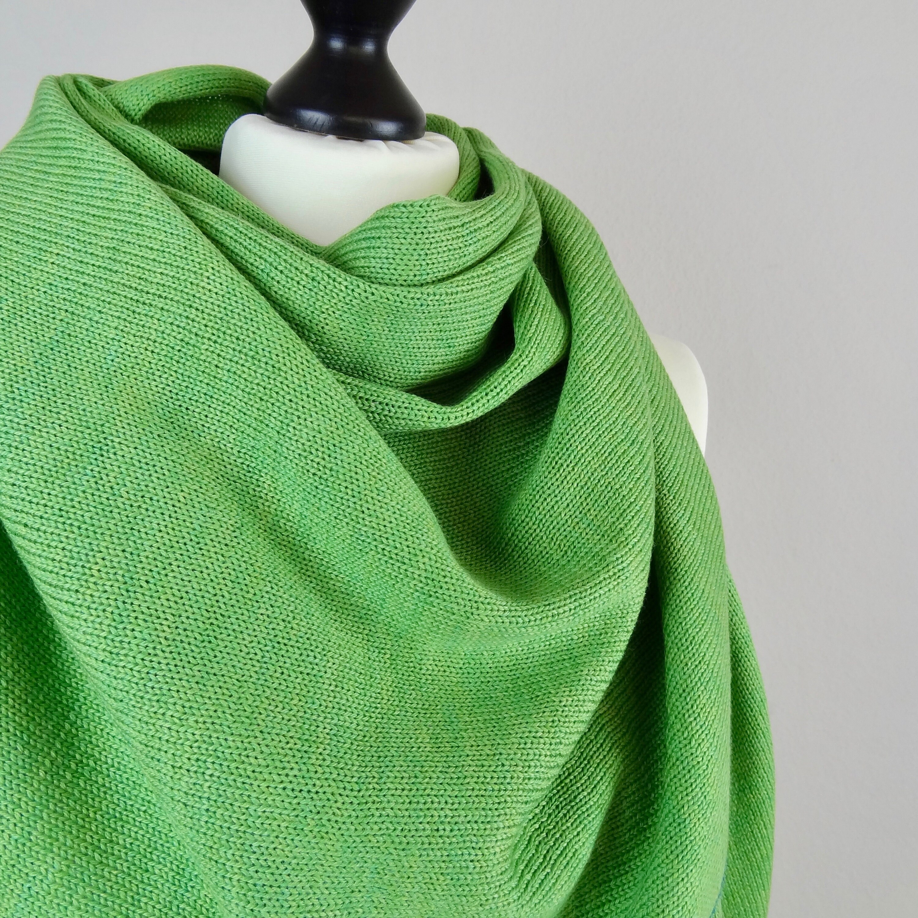 Triangle cloth made of finest merino wool / scarf / stole | Etsy