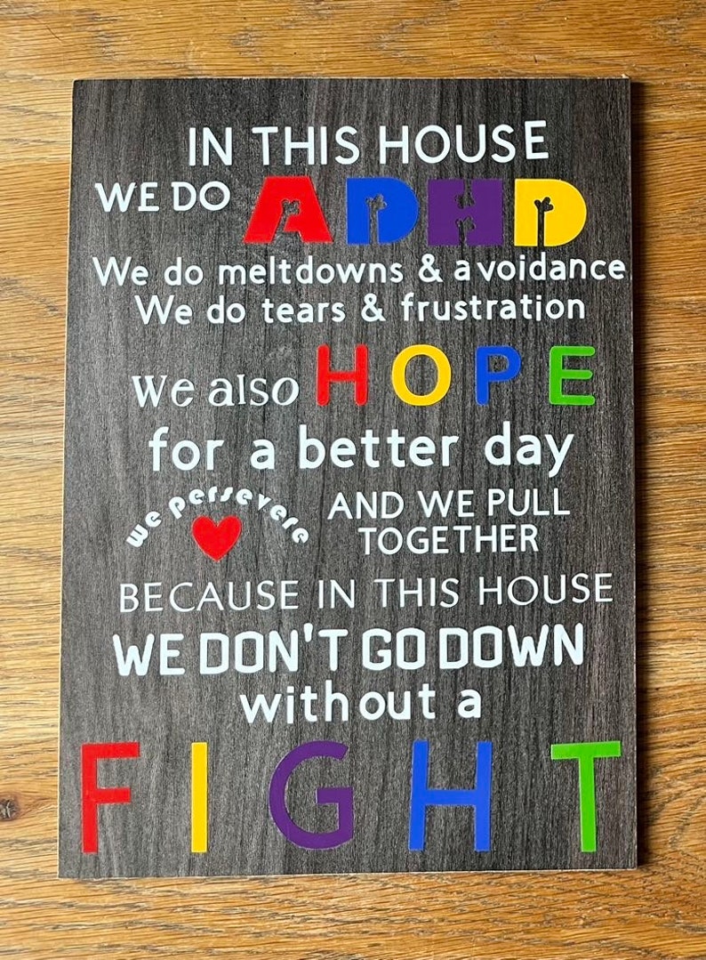 In This House We Do ADHD Spruch - Hölzerne Wandtafel A4 A5 Home ADHD ...