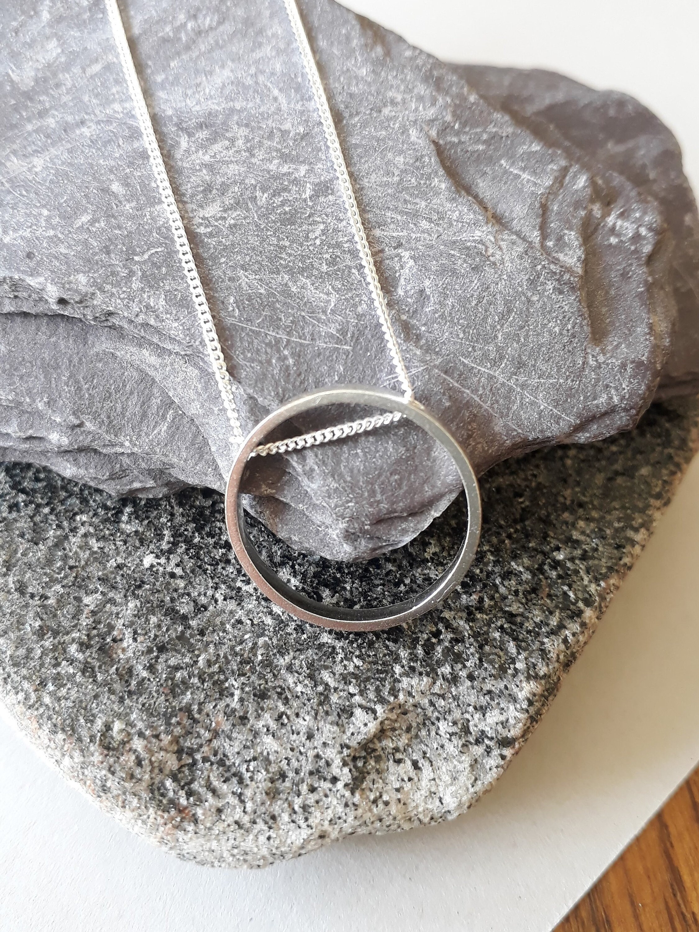 Simple Silver Circle Pendant With Threaded Silver Chain - Etsy