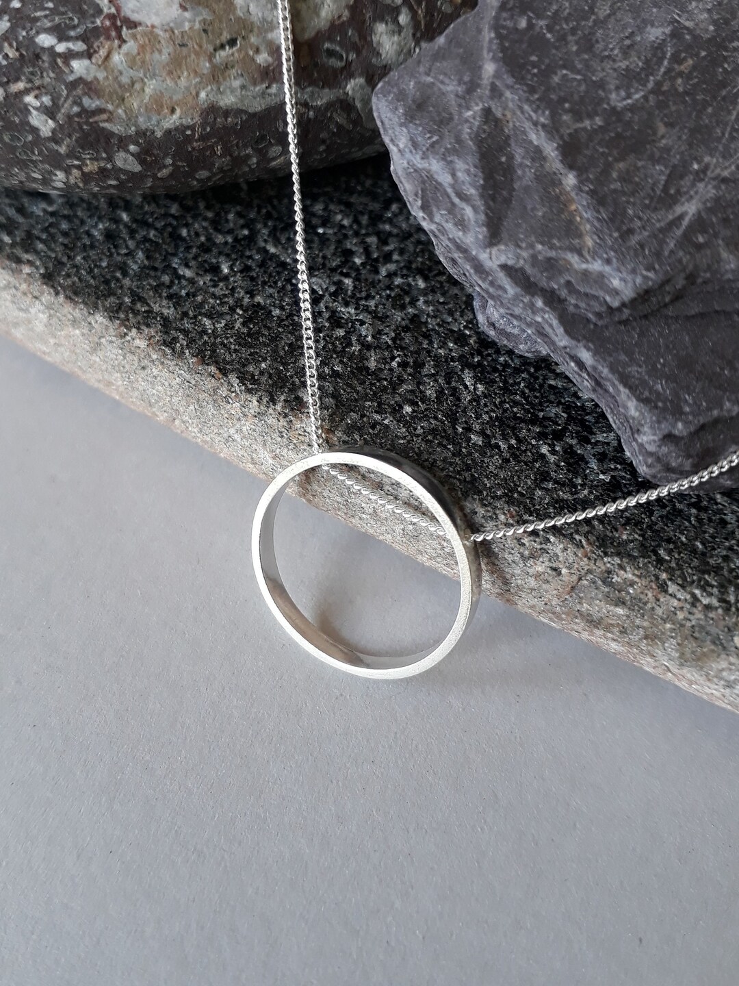 Simple Silver Circle Pendant With Threaded Silver Chain - Etsy