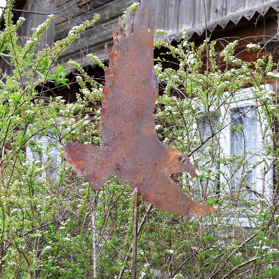 Metal Hawk Garden Decor, Metal Bird Garden Art, Rusty Garden Sign ...
