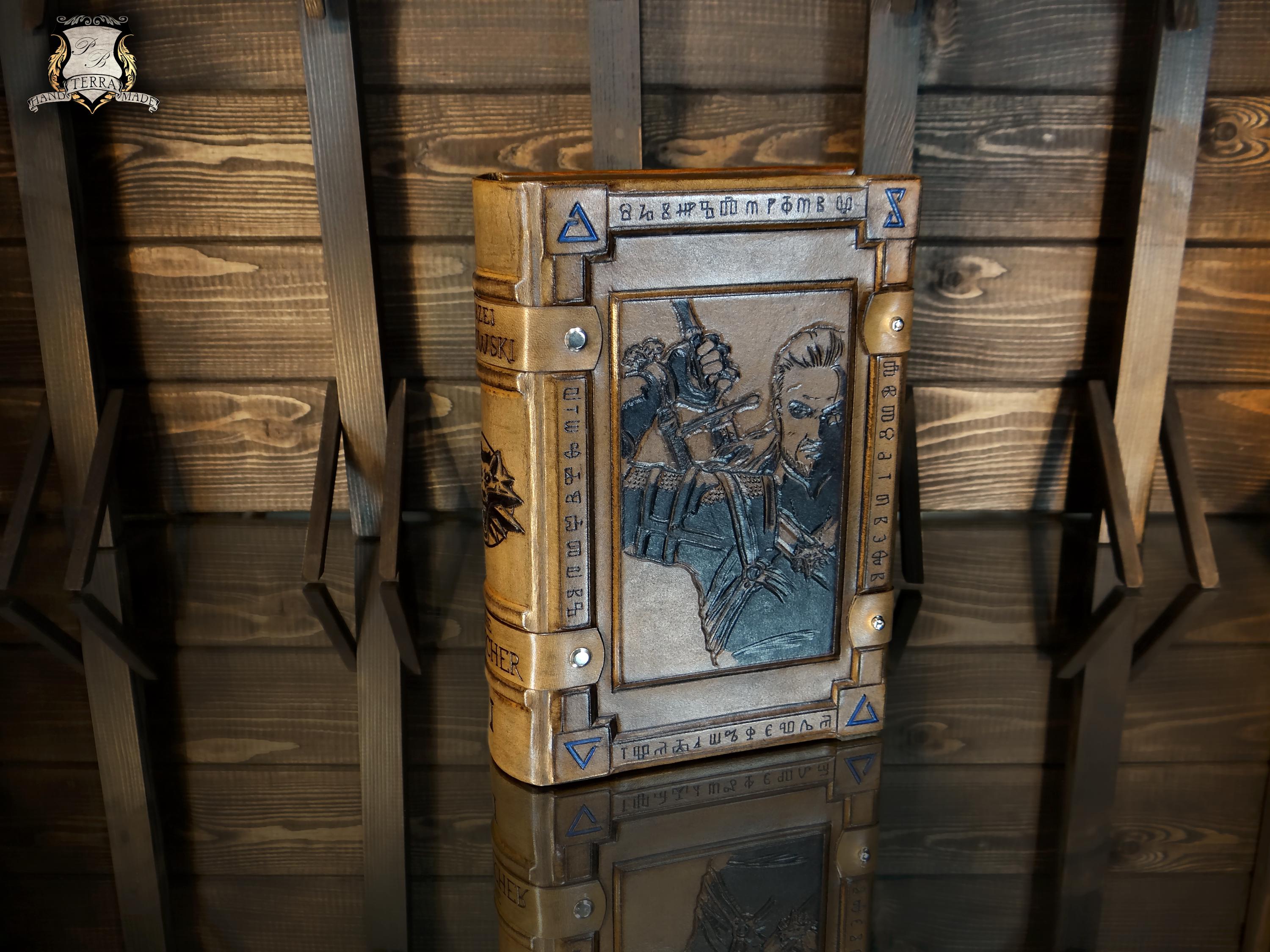 OBO - the Witcher 2 in 1 – Andrzej Sapkowski, Fore Edge Painting ...