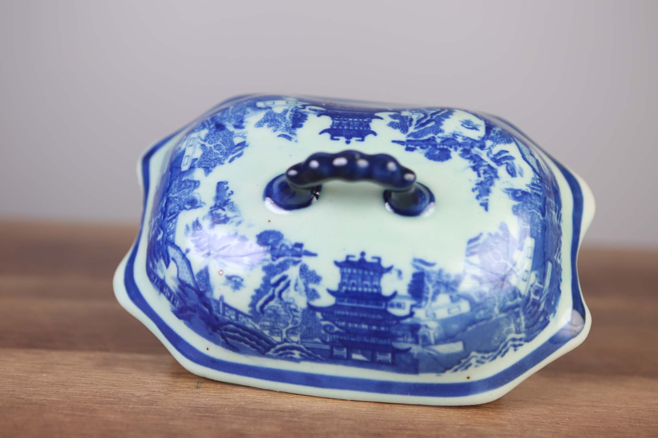 Vintage Victoria Ware Ironstone Blue Willow Oriental Casserole Bowl ...