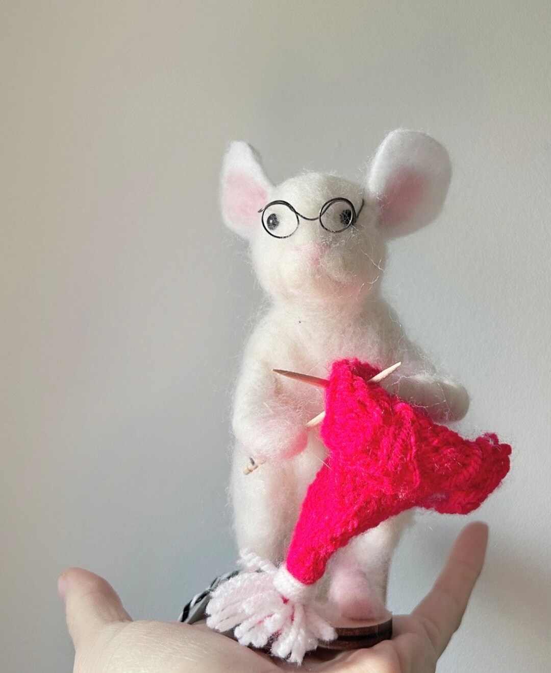 Granny Knitting Mouse With Woolly Hat Knitting Decoration Needle Felted ...