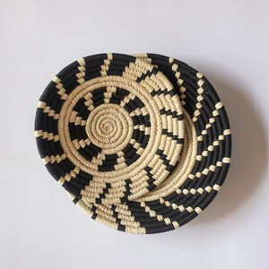 Black and Natural Sabai Grass Handwoven Baskets, Monochrome Plates, Set ...