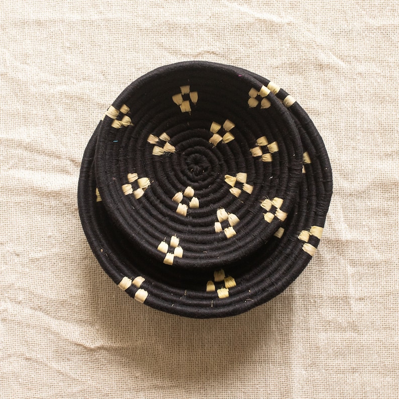 Black and Natural Sabai Grass Handwoven Baskets, Monochrome Plates, Set ...