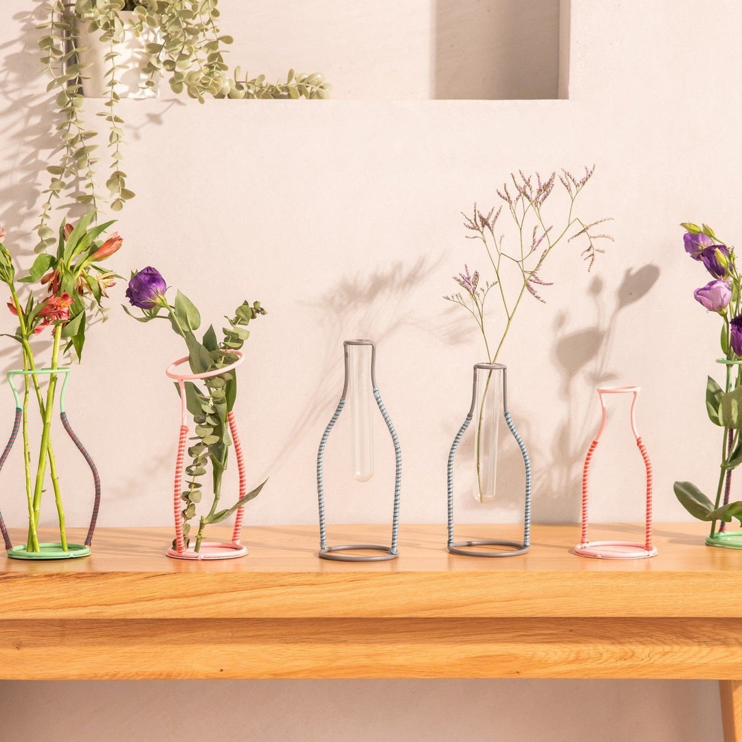 Assorted Silhouette Invisible Metal Line Vases, Invisible Vases ...