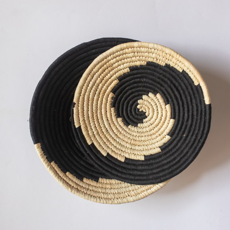 Black and Natural Sabai Grass Handwoven Baskets, Monochrome Plates, Set ...