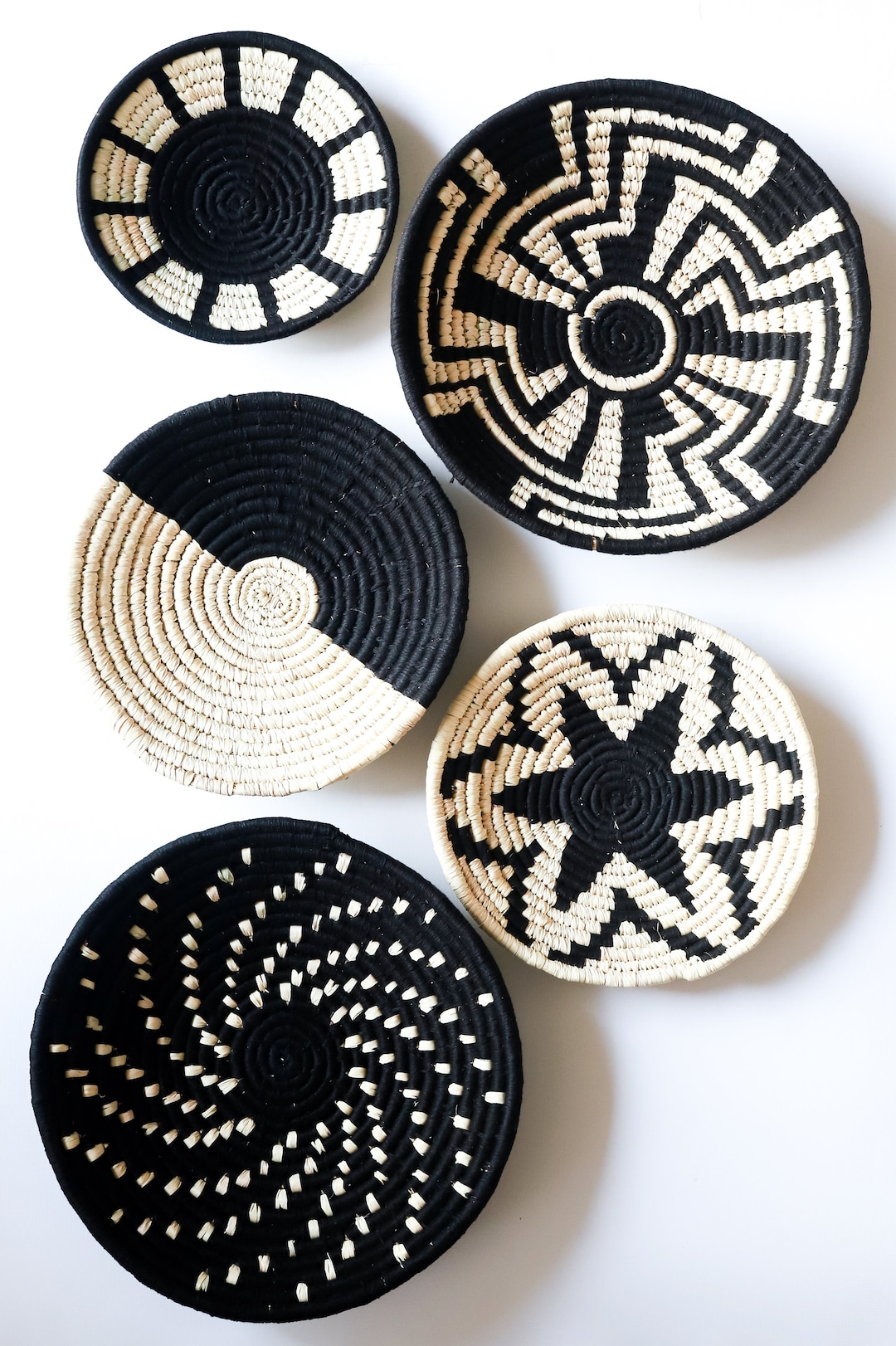 Black and Natural Sabai Handwoven Grass Baskets, Monochrome Plates, Set ...